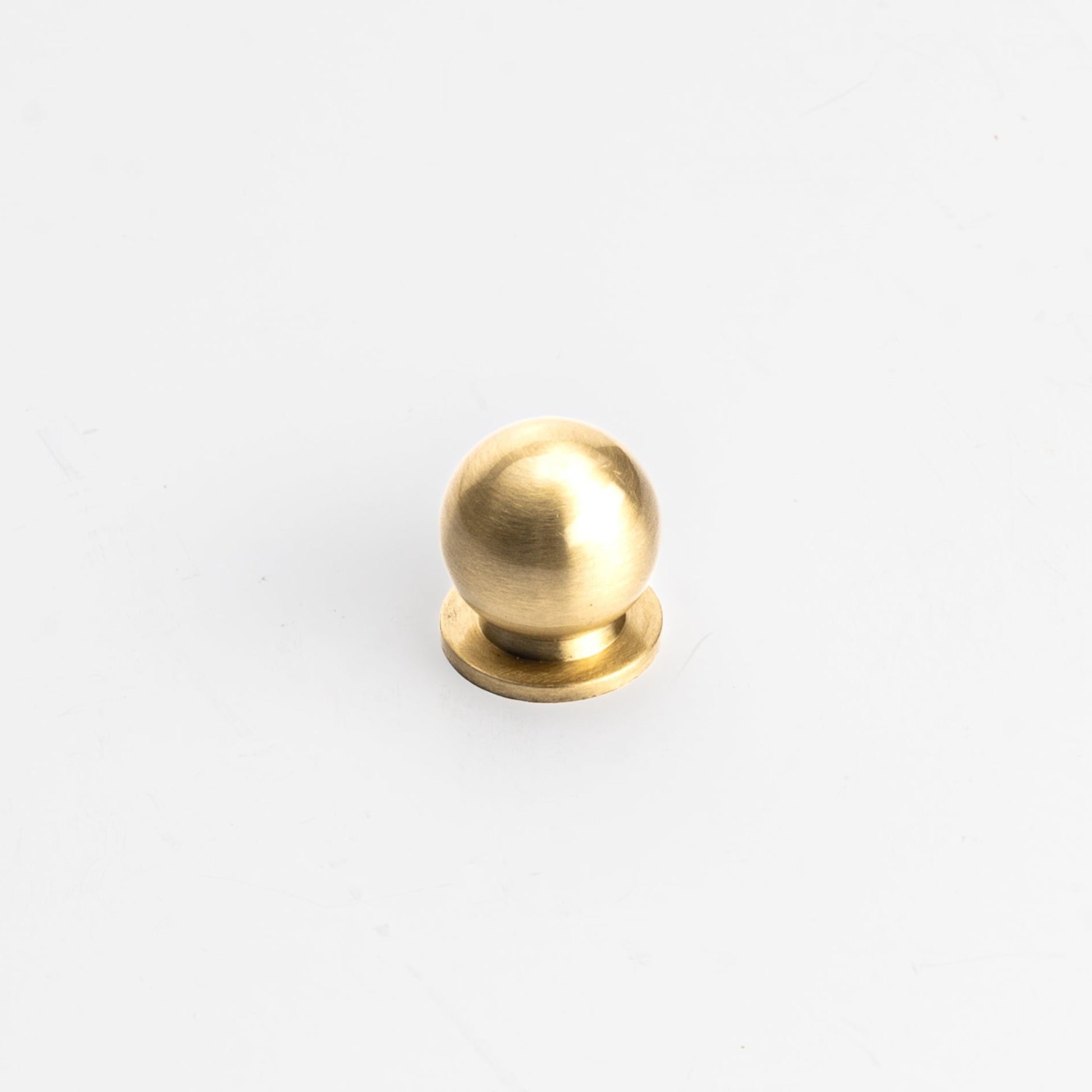 Curve D Solid Brass Collection - Knob – Luxhandles